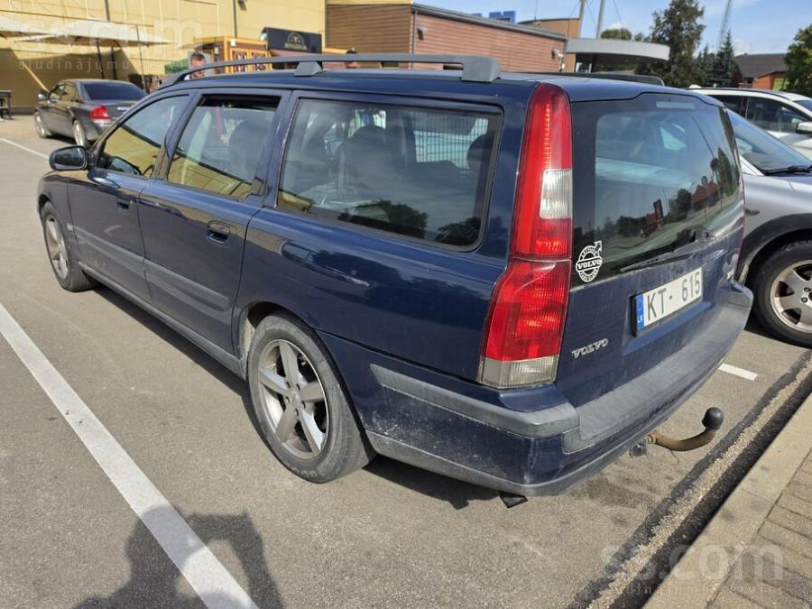 Zils Volvo V70 2000 Daugavpils, ar dzinēja tilpumu 2.50 L un nobraukumu 416 tūkst. km par 950 €, foto 4 vietnē AUTOMOTO.COM.LV