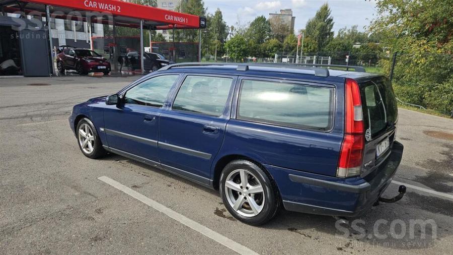 Zils Volvo V70 2000 Daugavpils, ar dzinēja tilpumu 2.50 L un nobraukumu 427 tūkst. km par 1300 €, foto 1 vietnē AUTOMOTO.COM.LV