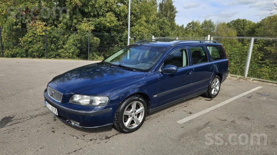 Zils Volvo V70 2000 Daugavpils, ar dzinēja tilpumu 2.50 L un nobraukumu 427 tūkst. km par 1300 €, foto 3 vietnē AUTOMOTO.COM.LV
