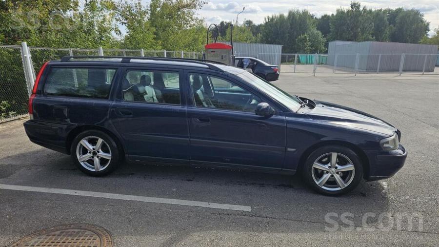Zils Volvo V70 2000 Daugavpils, ar dzinēja tilpumu 2.50 L un nobraukumu 427 tūkst. km par 1300 €, foto 5 vietnē AUTOMOTO.COM.LV