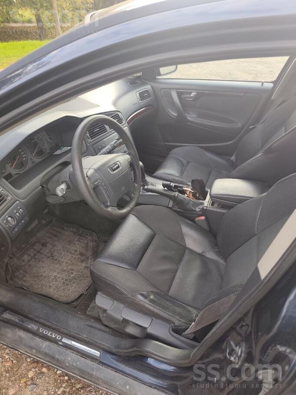 Вольво В70 2000 в Салдус на AUTOMOTO.COM.LV Синий Вольво В70 2000 в Салдус, объемом двигателя 2.30 л и пробегом 342 тыс. км за 1200 €, фото 6 на AUTOMOTO.COM.LV