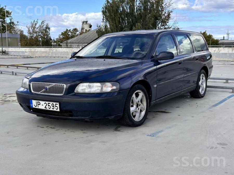 Zils Volvo V70 2000 Rīga, ar dzinēja tilpumu 2.50 L un nobraukumu 472 tūkst. km par 1350 €, foto 1 vietnē AUTOMOTO.COM.LV