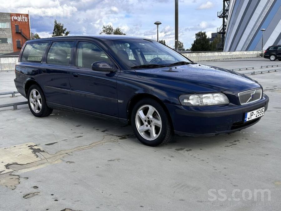 Zils Volvo V70 2000 Rīga, ar dzinēja tilpumu 2.50 L un nobraukumu 472 tūkst. km par 1350 €, foto 3 vietnē AUTOMOTO.COM.LV