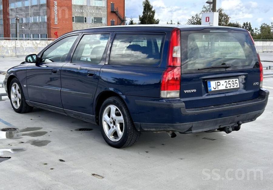 Zils Volvo V70 2000 Rīga, ar dzinēja tilpumu 2.50 L un nobraukumu 472 tūkst. km par 1350 €, foto 5 vietnē AUTOMOTO.COM.LV