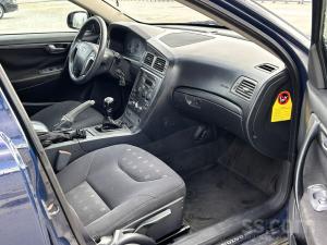 Zils Volvo V70 2000 Rīga, ar dzinēja tilpumu 2.50 L un nobraukumu 472 tūkst. km par 1350 €, foto 8 vietnē AUTOMOTO.COM.LV
