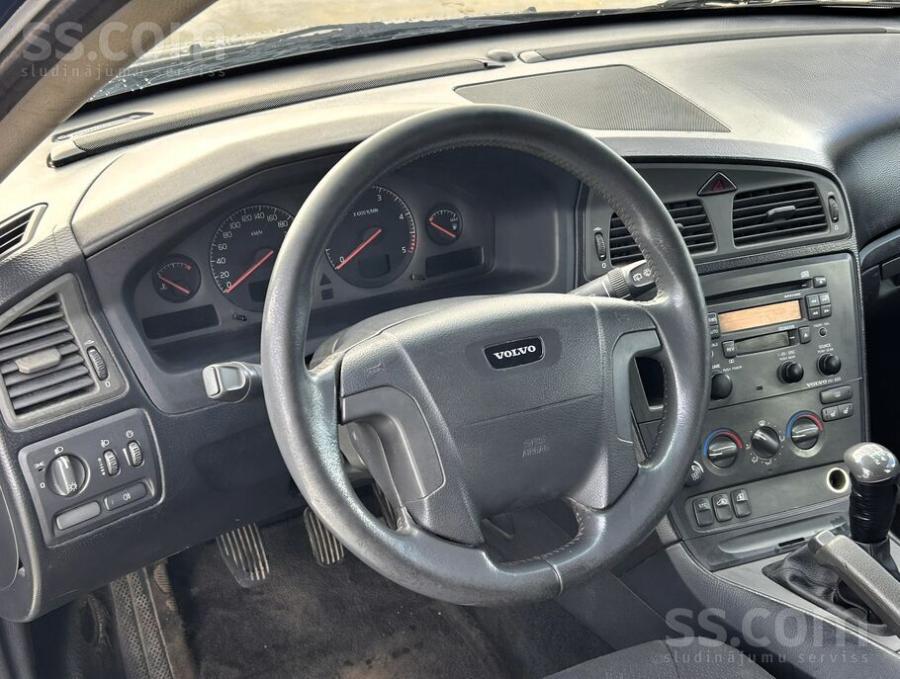 Zils Volvo V70 2000 Rīga, ar dzinēja tilpumu 2.50 L un nobraukumu 472 tūkst. km par 1350 €, foto 9 vietnē AUTOMOTO.COM.LV