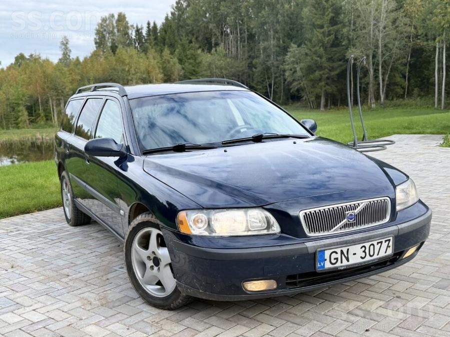 Zils Volvo V70 2000 Cēsis, ar dzinēja tilpumu 2.50 L un nobraukumu 0 tūkst. km par 1400 €, foto 1 vietnē AUTOMOTO.COM.LV
