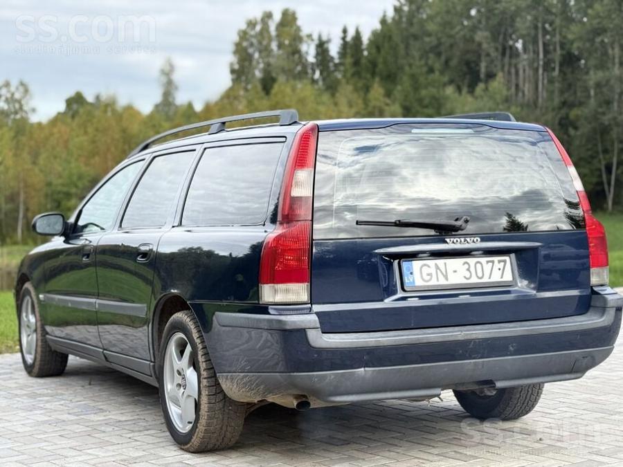 Zils Volvo V70 2000 Cēsis, ar dzinēja tilpumu 2.50 L un nobraukumu 0 tūkst. km par 1400 €, foto 4 vietnē AUTOMOTO.COM.LV