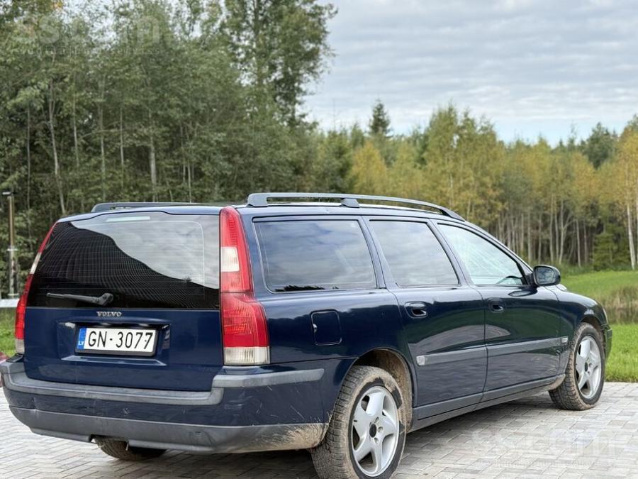 Zils Volvo V70 2000 Cēsis, ar dzinēja tilpumu 2.50 L un nobraukumu 0 tūkst. km par 1400 €, foto 5 vietnē AUTOMOTO.COM.LV