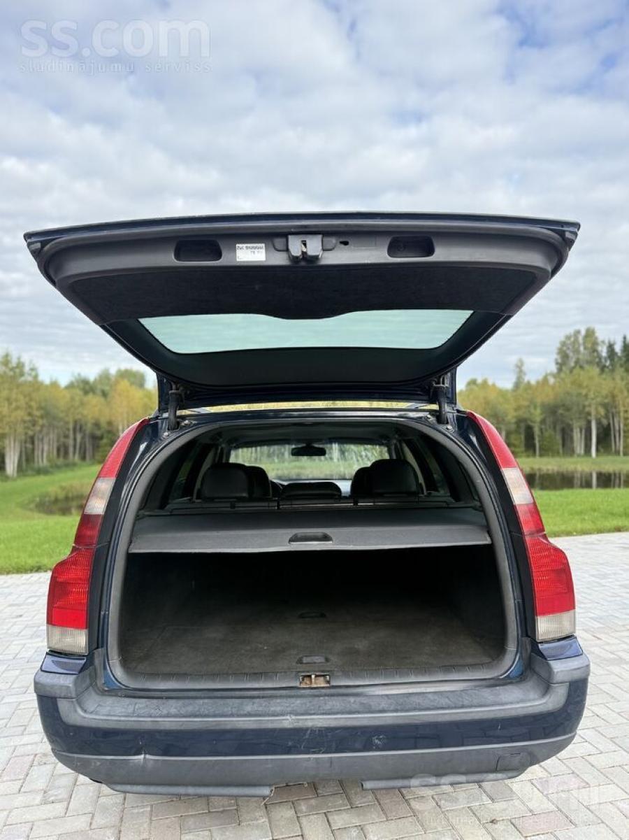 Zils Volvo V70 2000 Cēsis, ar dzinēja tilpumu 2.50 L un nobraukumu 0 tūkst. km par 1400 €, foto 6 vietnē AUTOMOTO.COM.LV