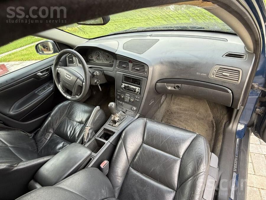 Zils Volvo V70 2000 Cēsis, ar dzinēja tilpumu 2.50 L un nobraukumu 0 tūkst. km par 1400 €, foto 9 vietnē AUTOMOTO.COM.LV