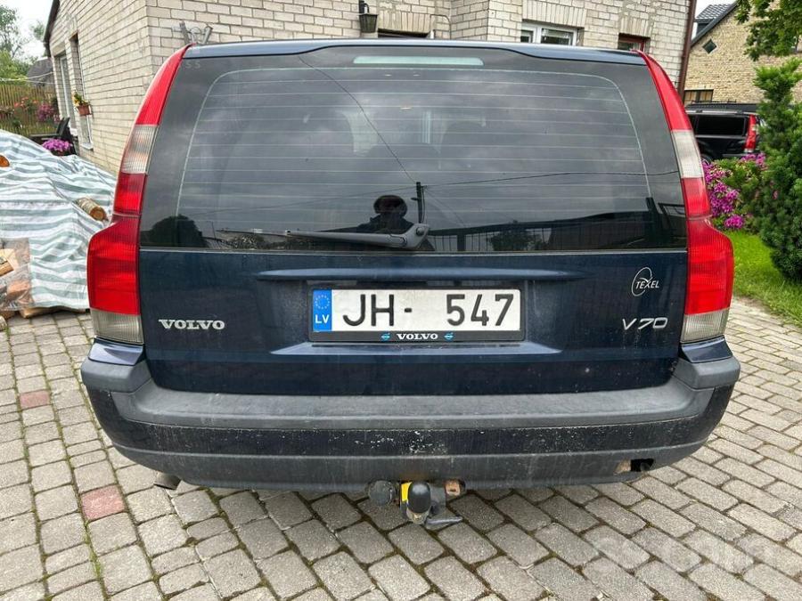 Zils Volvo V70 2001 Jelgava, ar dzinēja tilpumu 2.40 L un nobraukumu 454 tūkst. km par 2000 €, foto 4 vietnē AUTOMOTO.COM.LV
