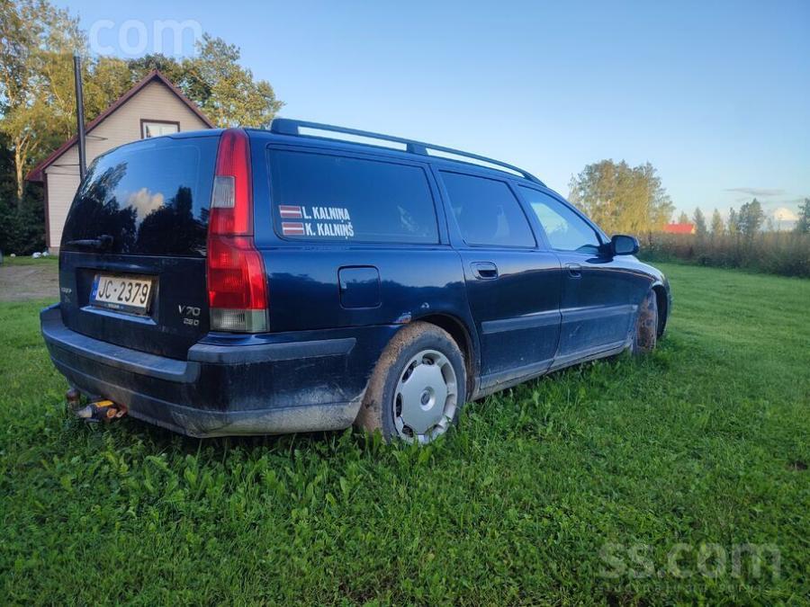 Blue Volvo V70 2001 in Gulbene, with an engine capacity of 2.50 L and mileage of 378 thousand km for 500 €, photo 3 on AUTOMOTO.COM.LV