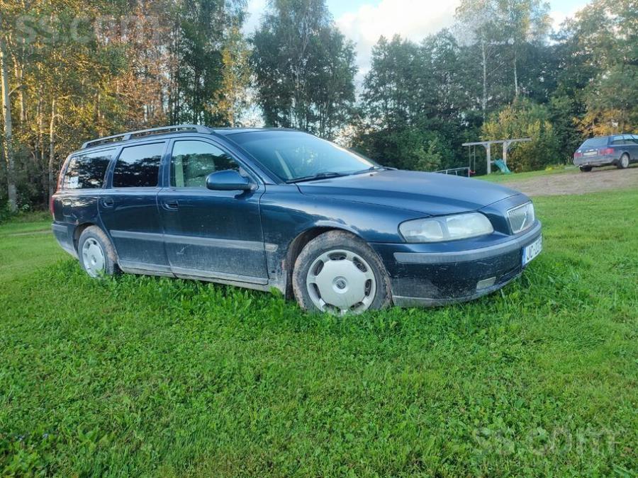 Blue Volvo V70 2001 in Gulbene, with an engine capacity of 2.50 L and mileage of 378 thousand km for 500 €, photo 4 on AUTOMOTO.COM.LV