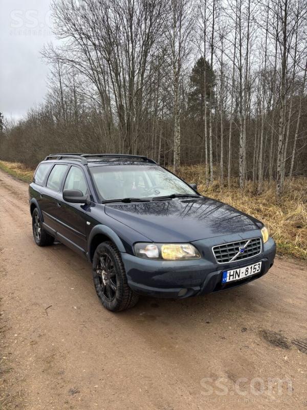 Blue Volvo V70 2001 in Balvi, with an engine capacity of 2.40 L and mileage of 200 thousand km for 2000 €, photo 2 on AUTOMOTO.COM.LV