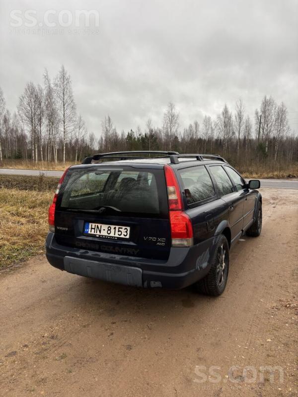 Blue Volvo V70 2001 in Balvi, with an engine capacity of 2.40 L and mileage of 200 thousand km for 2000 €, photo 3 on AUTOMOTO.COM.LV