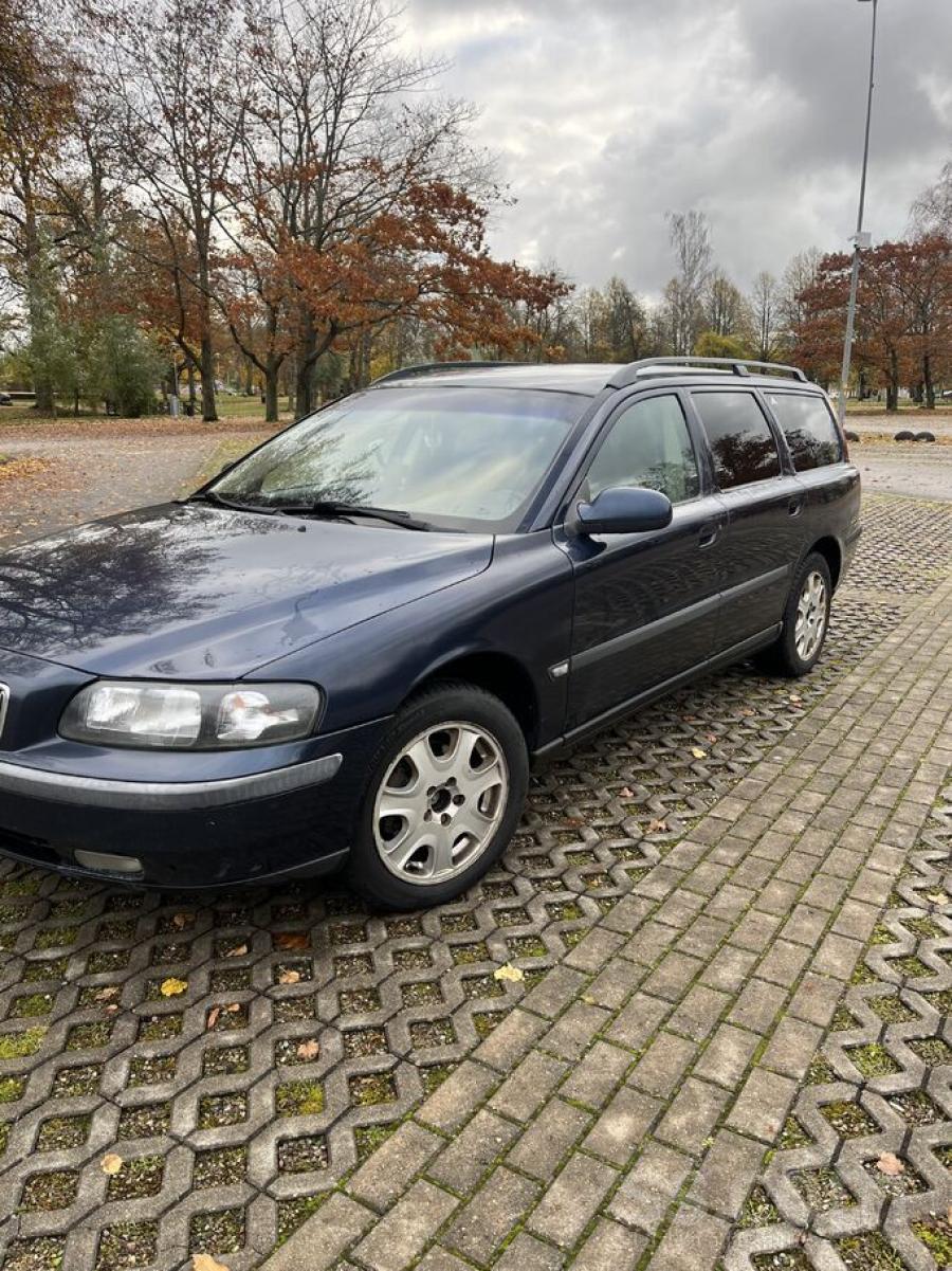 Zils Volvo V70 2001 Ventspils, ar dzinēja tilpumu 2.50 L un nobraukumu 503 tūkst. km par 890 €, foto 1 vietnē AUTOMOTO.COM.LV