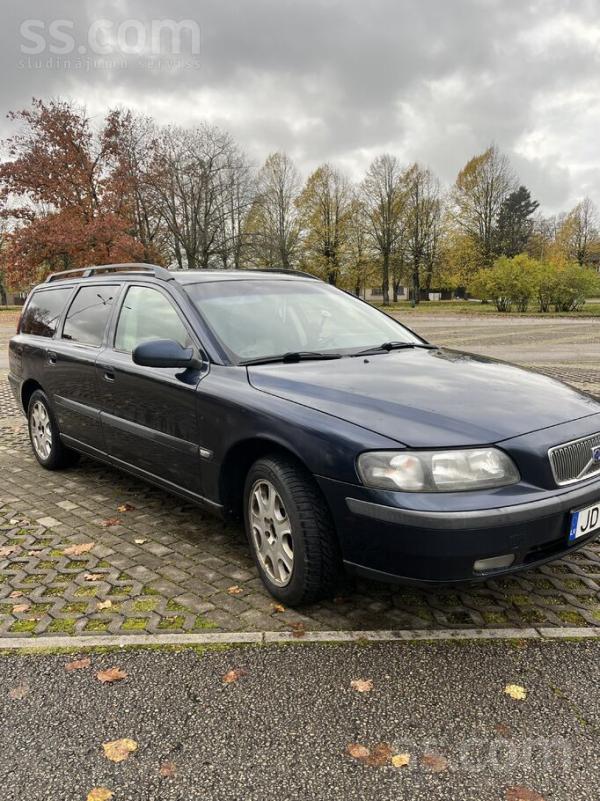 Zils Volvo V70 2001 Ventspils, ar dzinēja tilpumu 2.50 L un nobraukumu 503 tūkst. km par 890 €, foto 2 vietnē AUTOMOTO.COM.LV