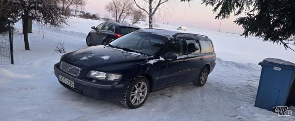 Blue Volvo V70 2001 in Kaunas, with an engine capacity of 2.40 L and mileage of 500 thousand km for 650 €, photo 1 on AUTOMOTO.COM.LV