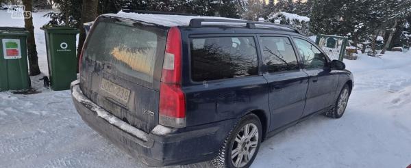 Blue Volvo V70 2001 in Kaunas, with an engine capacity of 2.40 L and mileage of 500 thousand km for 650 €, photo 4 on AUTOMOTO.COM.LV