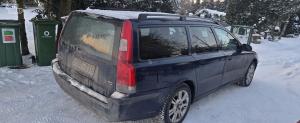 Zils Volvo V70 2001 Kauņa, ar dzinēja tilpumu 2.40 L un nobraukumu 500 tūkst. km par 650 €, foto 4 vietnē AUTOMOTO.COM.LV