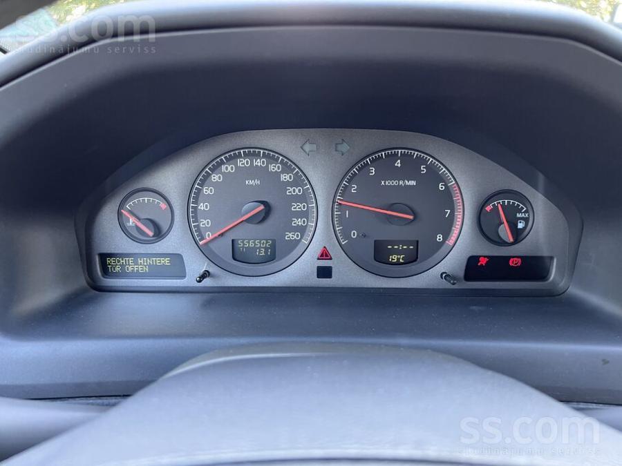 Zils Volvo V70 2001 Talsi, ar dzinēja tilpumu 2.40 L un nobraukumu 0 tūkst. km par 2000 €, foto 13 vietnē AUTOMOTO.COM.LV