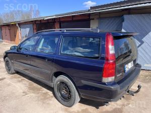 Zils Volvo V70 2001 Cēsis, ar dzinēja tilpumu 2.50 L un nobraukumu 350 tūkst. km par 1500 €, foto 3 vietnē AUTOMOTO.COM.LV