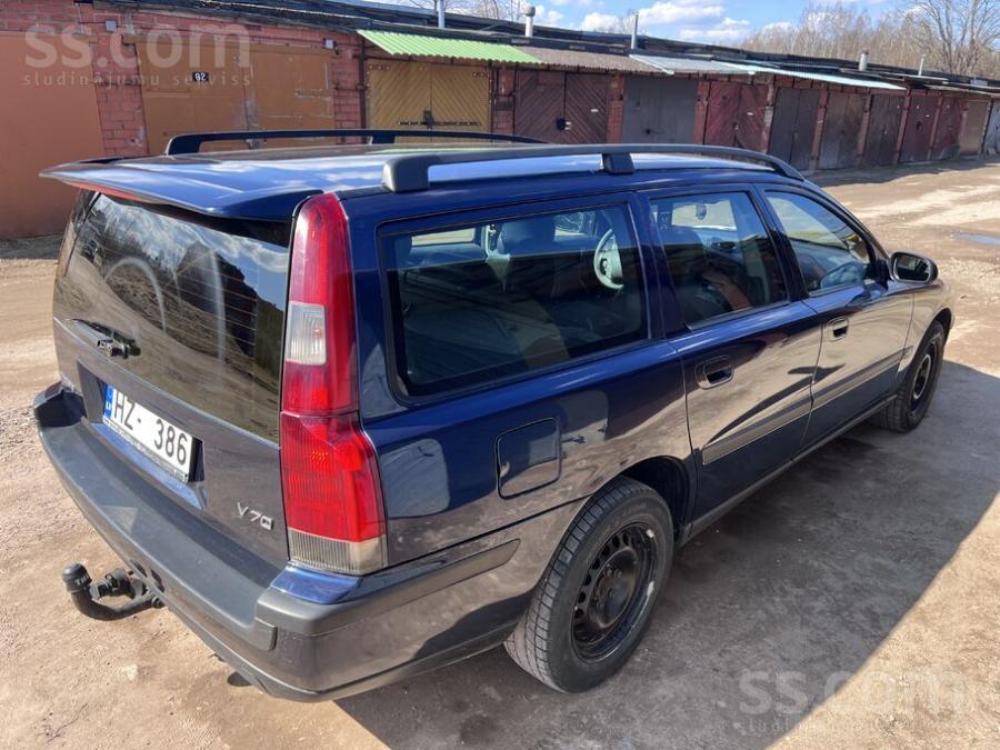 Zils Volvo V70 2001 Cēsis, ar dzinēja tilpumu 2.50 L un nobraukumu 350 tūkst. km par 1500 €, foto 4 vietnē AUTOMOTO.COM.LV