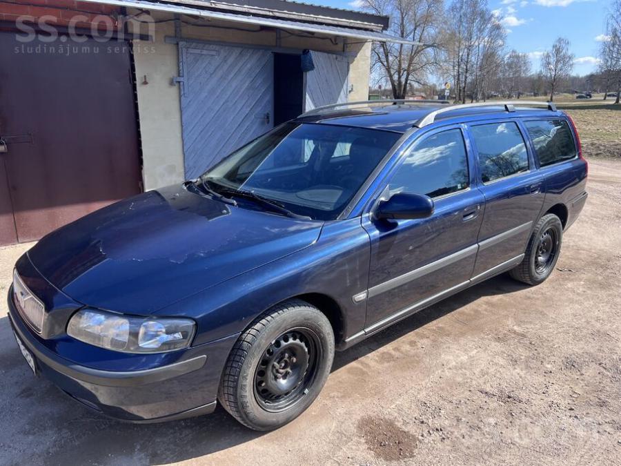 Zils Volvo V70 2001 Cēsis, ar dzinēja tilpumu 2.50 L un nobraukumu 350 tūkst. km par 1500 €, foto 9 vietnē AUTOMOTO.COM.LV