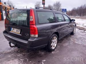 Blue Volvo V70 2001 in Riga, with an engine capacity of 2.40 L and mileage of 446 thousand km for 1550 €, photo 4 on AUTOMOTO.COM.LV