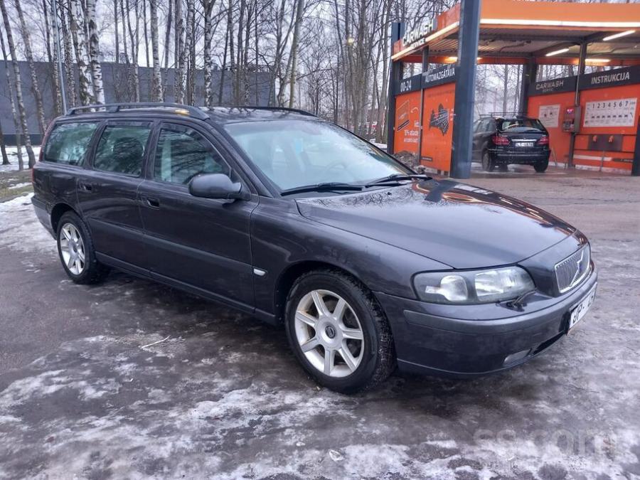 Blue Volvo V70 2001 in Riga, with an engine capacity of 2.40 L and mileage of 446 thousand km for 1550 €, photo 5 on AUTOMOTO.COM.LV