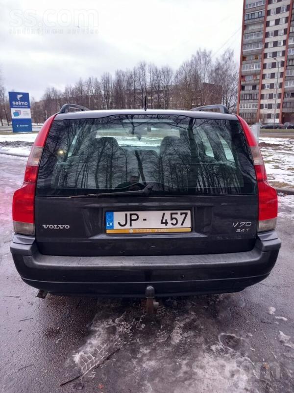 Zils Volvo V70 2001 Rīga, ar dzinēja tilpumu 2.40 L un nobraukumu 446 tūkst. km par 1550 €, foto 5 vietnē AUTOMOTO.COM.LV