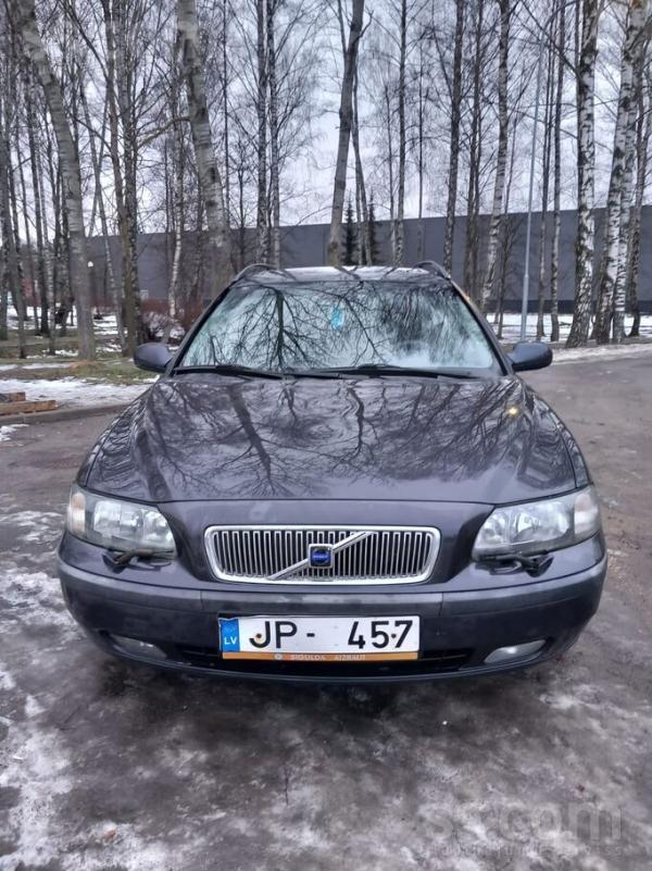 Zils Volvo V70 2001 Rīga, ar dzinēja tilpumu 2.40 L un nobraukumu 446 tūkst. km par 1550 €, foto 6 vietnē AUTOMOTO.COM.LV