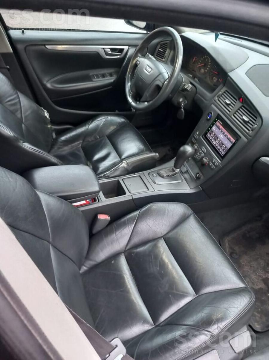 Blue Volvo V70 2001 in Riga, with an engine capacity of 2.40 L and mileage of 446 thousand km for 1550 €, photo 10 on AUTOMOTO.COM.LV