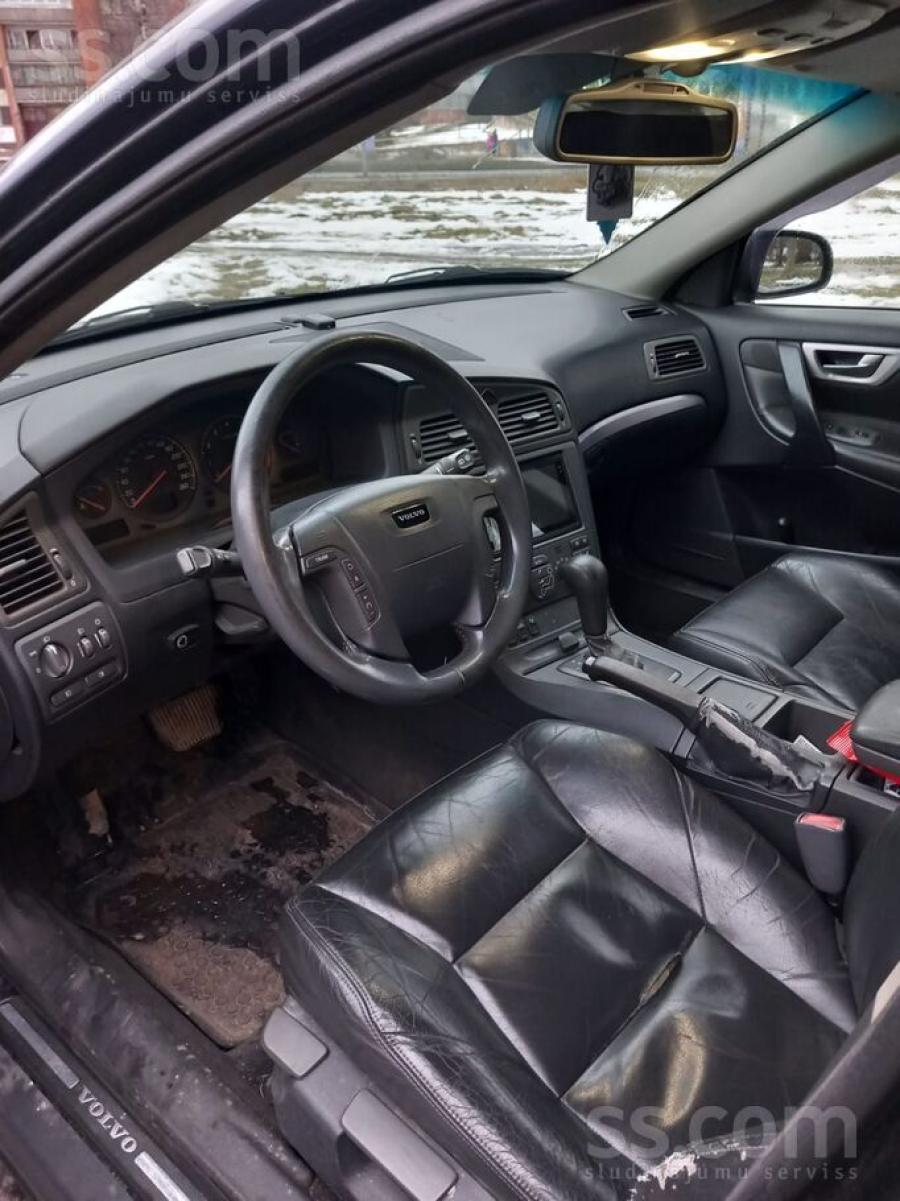 Blue Volvo V70 2001 in Riga, with an engine capacity of 2.40 L and mileage of 446 thousand km for 1550 €, photo 11 on AUTOMOTO.COM.LV