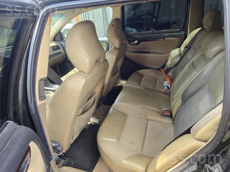 Zils Volvo V70 2001 Ogre, ar dzinēja tilpumu 2.40 L un nobraukumu 429 tūkst. km par 650 €, foto 1 vietnē AUTOMOTO.COM.LV