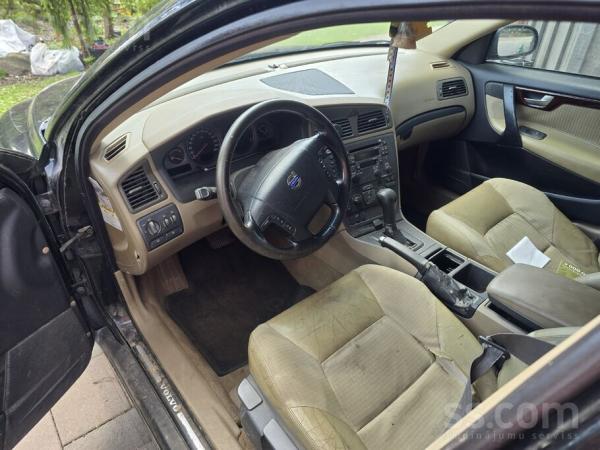 Zils Volvo V70 2001 Ogre, ar dzinēja tilpumu 2.40 L un nobraukumu 429 tūkst. km par 650 €, foto 2 vietnē AUTOMOTO.COM.LV