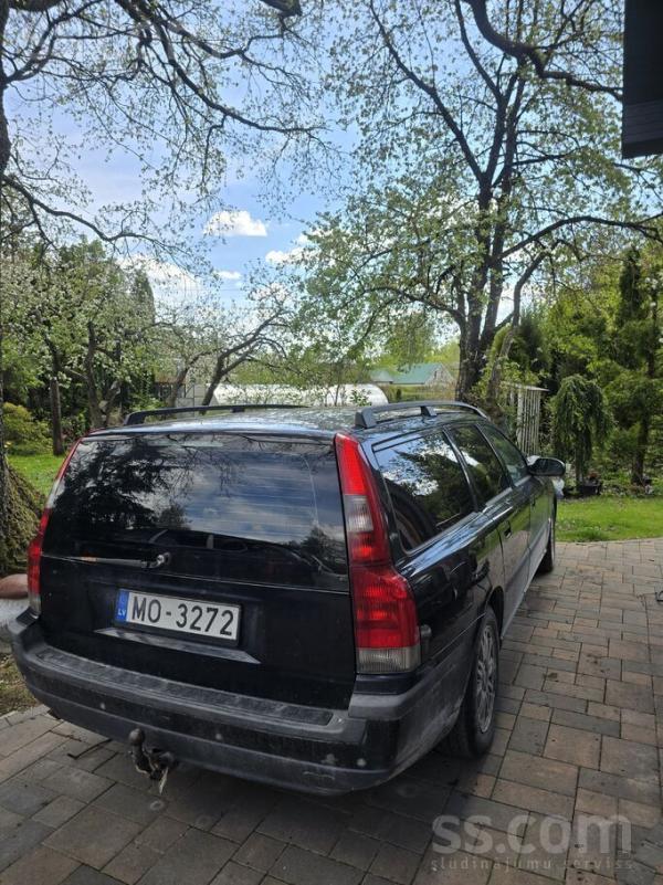 Zils Volvo V70 2001 Ogre, ar dzinēja tilpumu 2.40 L un nobraukumu 429 tūkst. km par 650 €, foto 3 vietnē AUTOMOTO.COM.LV
