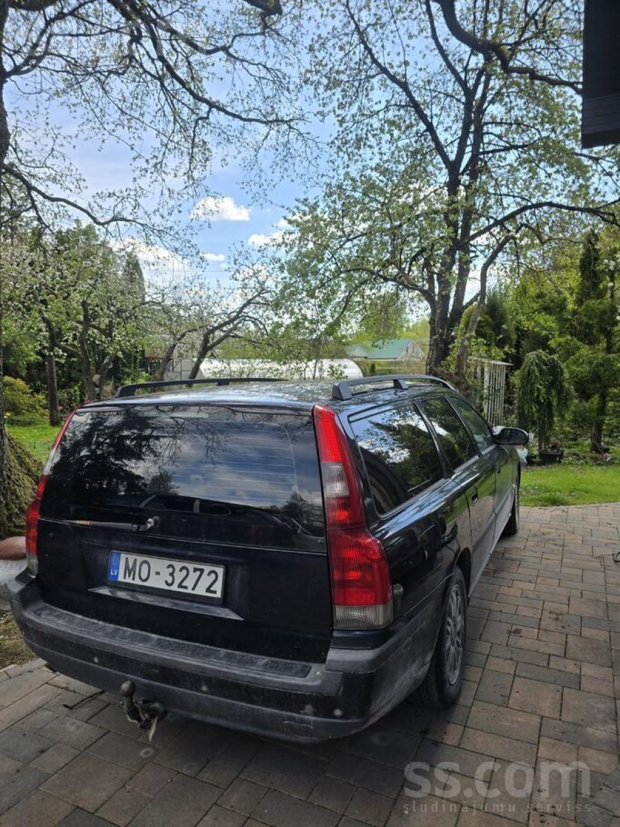 Zils Volvo V70 2001 Ogre, ar dzinēja tilpumu 2.40 L un nobraukumu 429 tūkst. km par 650 €, foto 4 vietnē AUTOMOTO.COM.LV