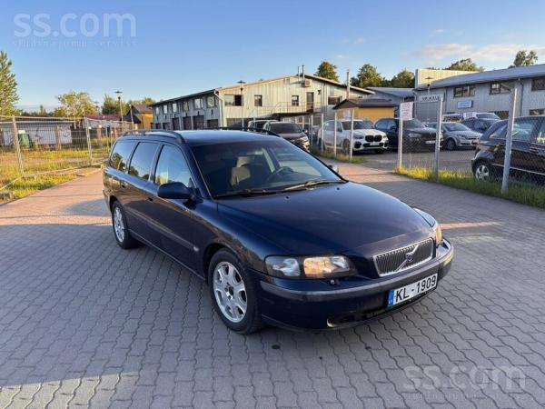 Blue Volvo V70 2001 in Riga, with an engine capacity of 2.40 L and mileage of 577 thousand km for 1100 €, photo 1 on AUTOMOTO.COM.LV