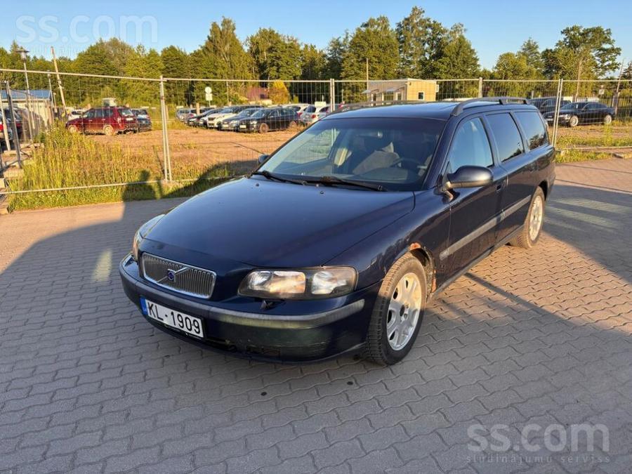 Zils Volvo V70 2001 Rīga, ar dzinēja tilpumu 2.40 L un nobraukumu 577 tūkst. km par 1100 €, foto 3 vietnē AUTOMOTO.COM.LV