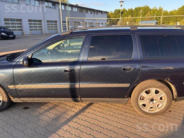 Blue Volvo V70 2001 in Riga, with an engine capacity of 2.40 L and mileage of 577 thousand km for 1100 €, photo 5 on AUTOMOTO.COM.LV