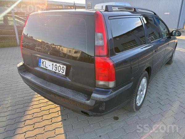 Blue Volvo V70 2001 in Riga, with an engine capacity of 2.40 L and mileage of 577 thousand km for 1100 €, photo 6 on AUTOMOTO.COM.LV