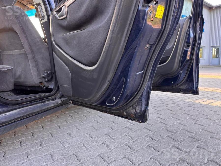 Zils Volvo V70 2001 Rīga, ar dzinēja tilpumu 2.40 L un nobraukumu 577 tūkst. km par 1100 €, foto 12 vietnē AUTOMOTO.COM.LV