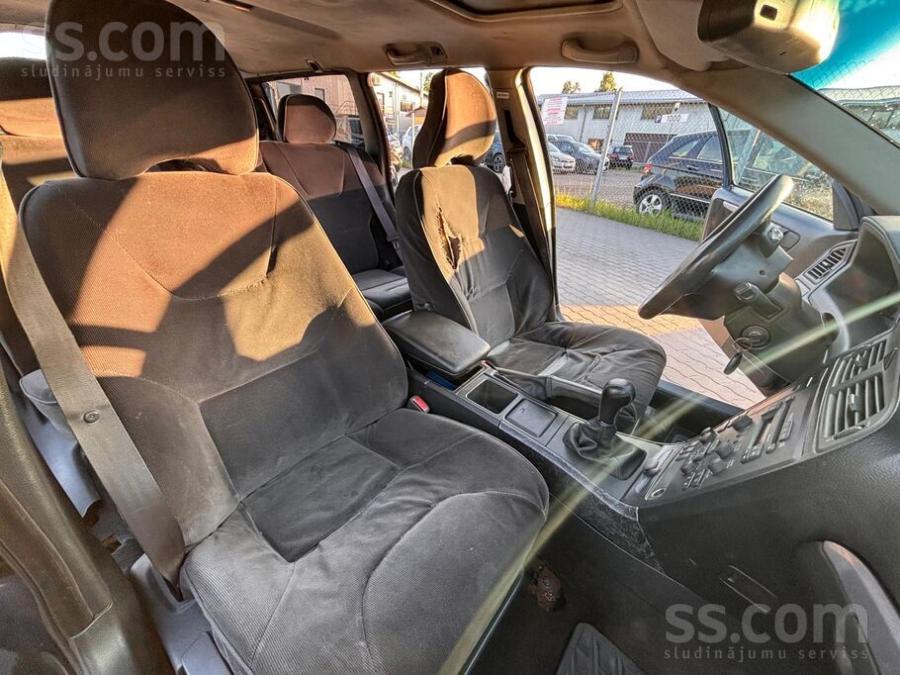 Zils Volvo V70 2001 Rīga, ar dzinēja tilpumu 2.40 L un nobraukumu 577 tūkst. km par 1100 €, foto 13 vietnē AUTOMOTO.COM.LV