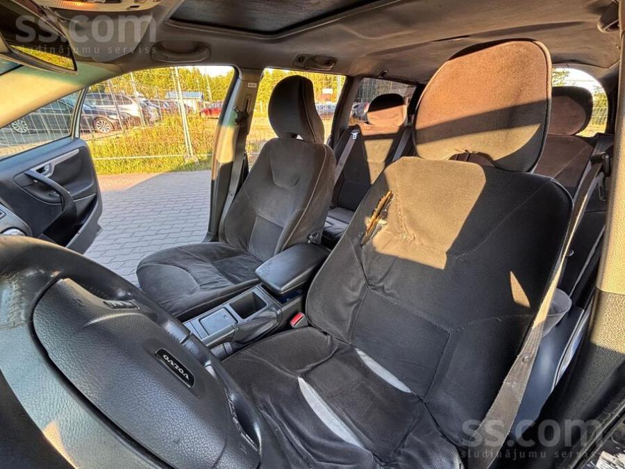 Zils Volvo V70 2001 Rīga, ar dzinēja tilpumu 2.40 L un nobraukumu 577 tūkst. km par 1100 €, foto 15 vietnē AUTOMOTO.COM.LV