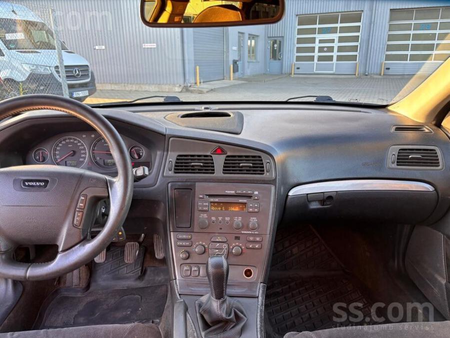 Zils Volvo V70 2001 Rīga, ar dzinēja tilpumu 2.40 L un nobraukumu 577 tūkst. km par 1100 €, foto 16 vietnē AUTOMOTO.COM.LV