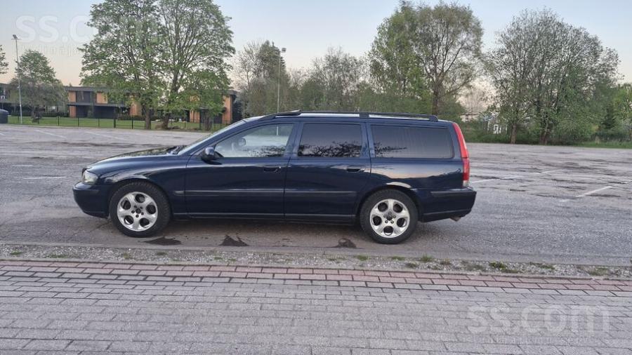 Синий Вольво В70 2001 в Рига, объемом двигателя 2.40 л и пробегом 409 тыс. км за 1250 €, фото 8 на AUTOMOTO.COM.LV