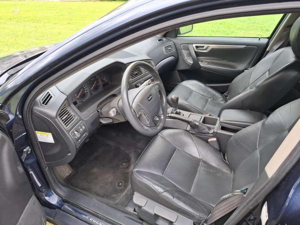 Zils Volvo V70 2001 Pakruojis, ar dzinēja tilpumu 2.44 L un nobraukumu 215 tūkst. km par 750 €, foto 9 vietnē AUTOMOTO.COM.LV