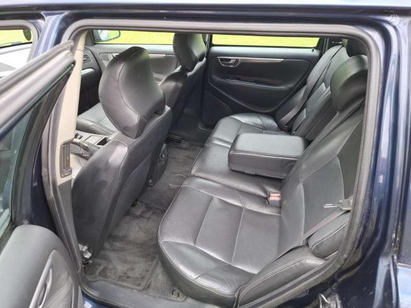 Zils Volvo V70 2001 Pakruojis, ar dzinēja tilpumu 2.44 L un nobraukumu 215 tūkst. km par 750 €, foto 10 vietnē AUTOMOTO.COM.LV